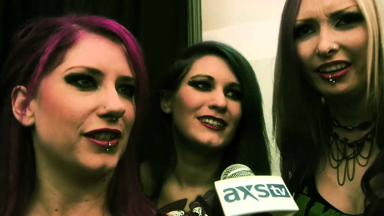The Craziest Ladies of Hellfest - YouTube