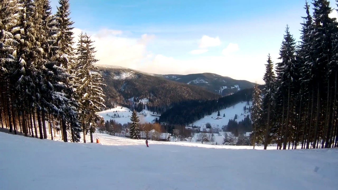 First time skiing with skiwi - YouTube