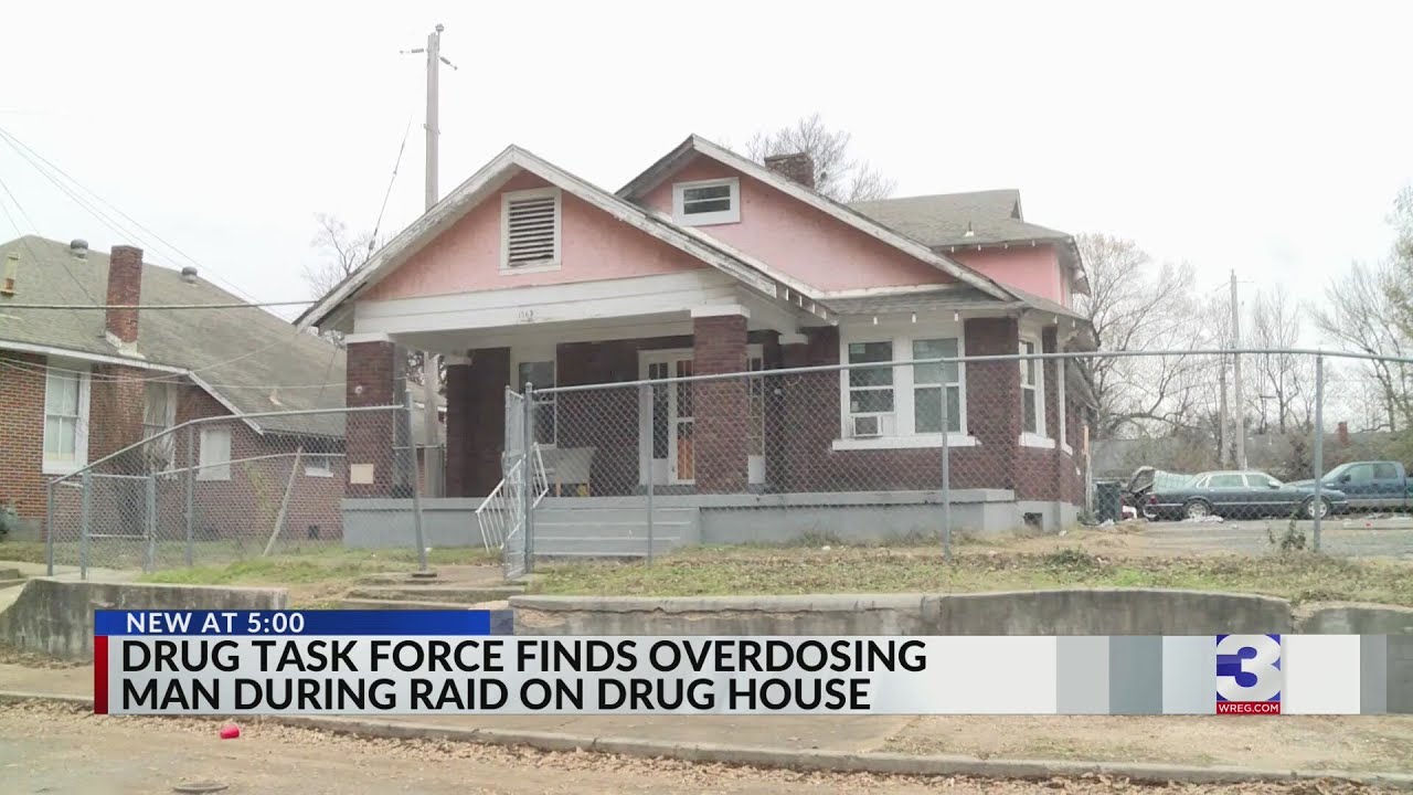 Drug task force finds overdosing man during raid on drug house - YouTube