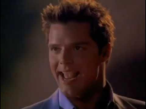 Ricky Martin - No Importa La Distancia (Video Oficial) - YouTube