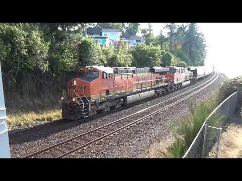 (Northbound) BNSF Grain Train passes through Saltar's Point Beach. - YouTube