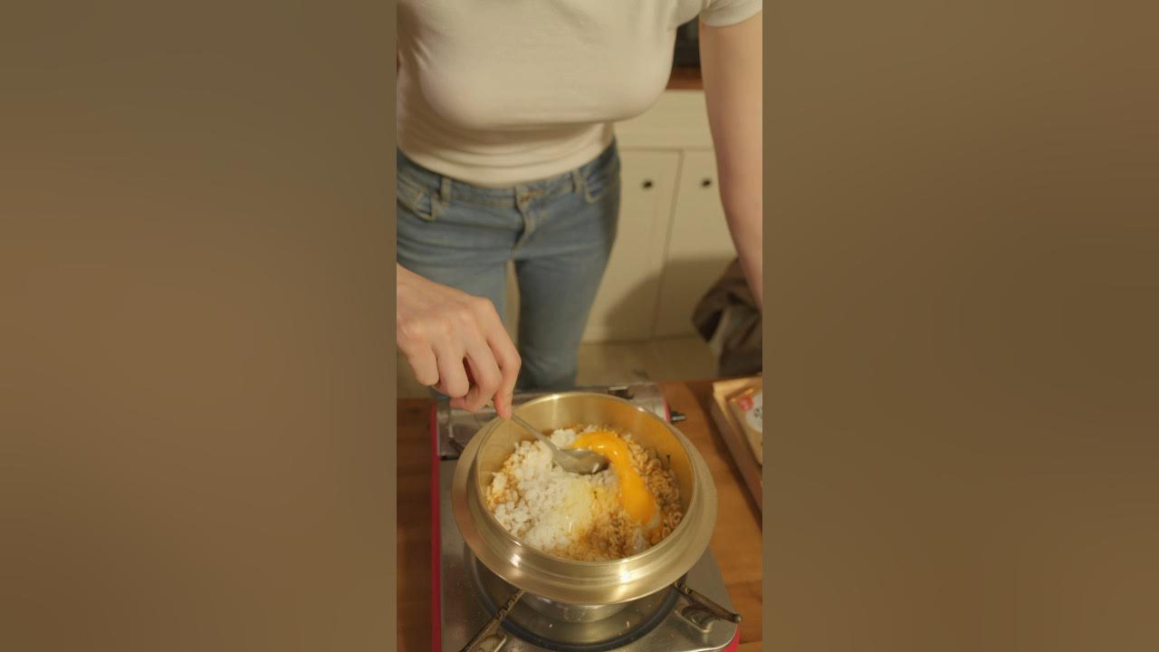 BTS Jungkook's Korean Ramyeon Porridge Recipe - YouTube