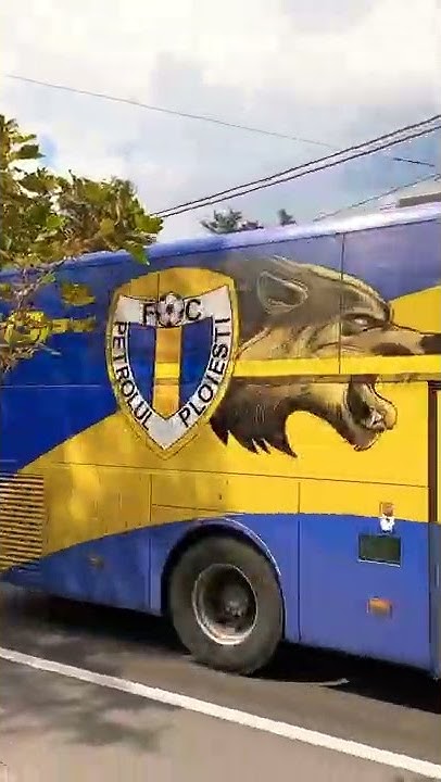 🐺💛 Lupii galbeni ⚽ Petrolul Ploiești 🚌 - YouTube
