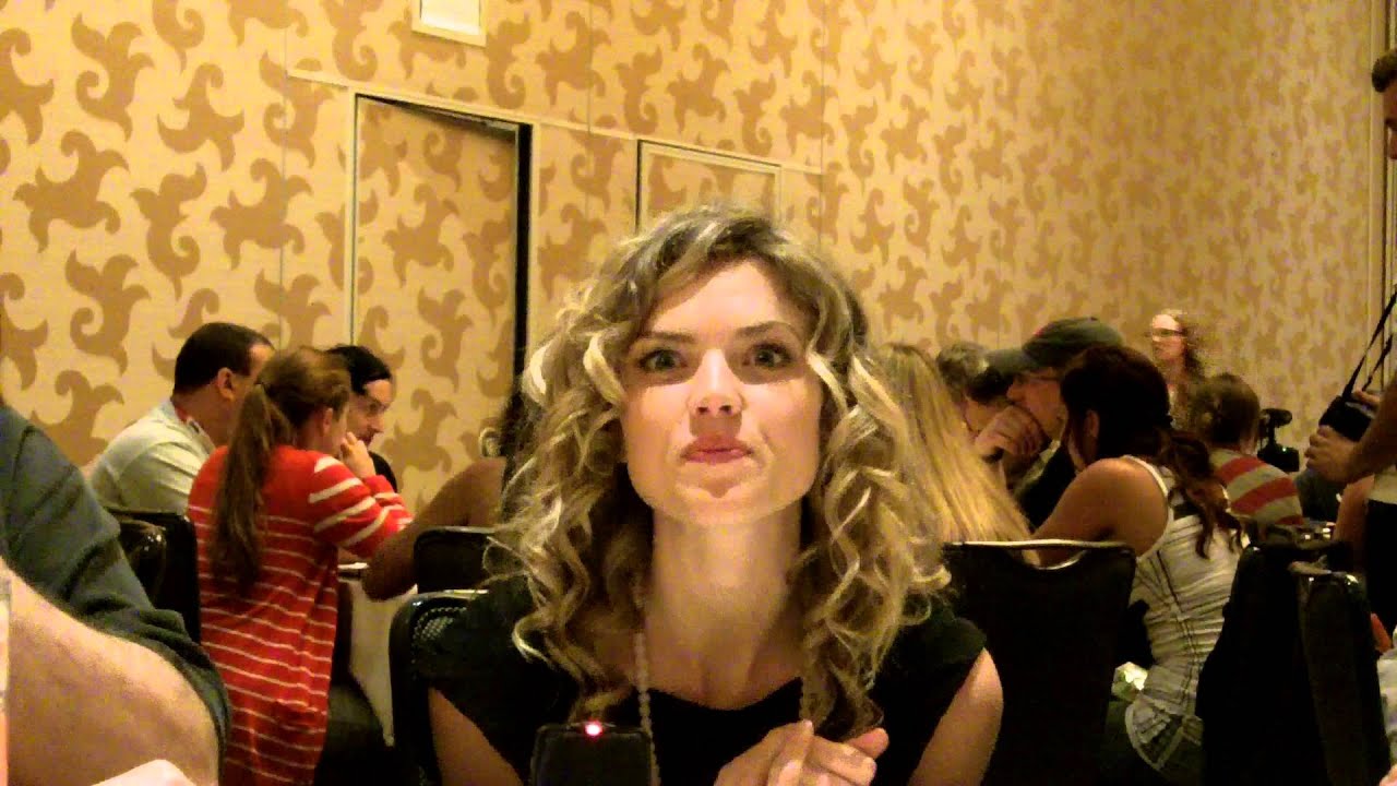 SDCC 2015: Gotham - Erin Richards (Barbara Kean) - YouTube