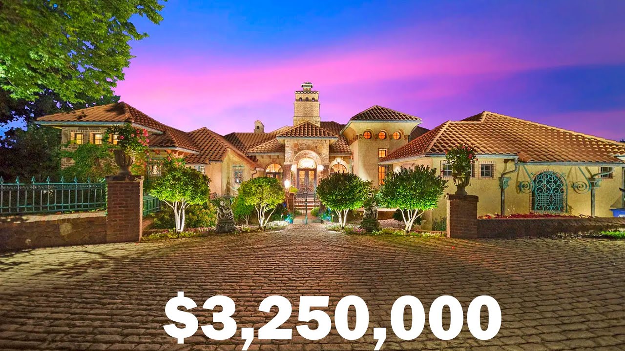 Luxurious mansion at the Highland Springs Country Club in Springfield ...