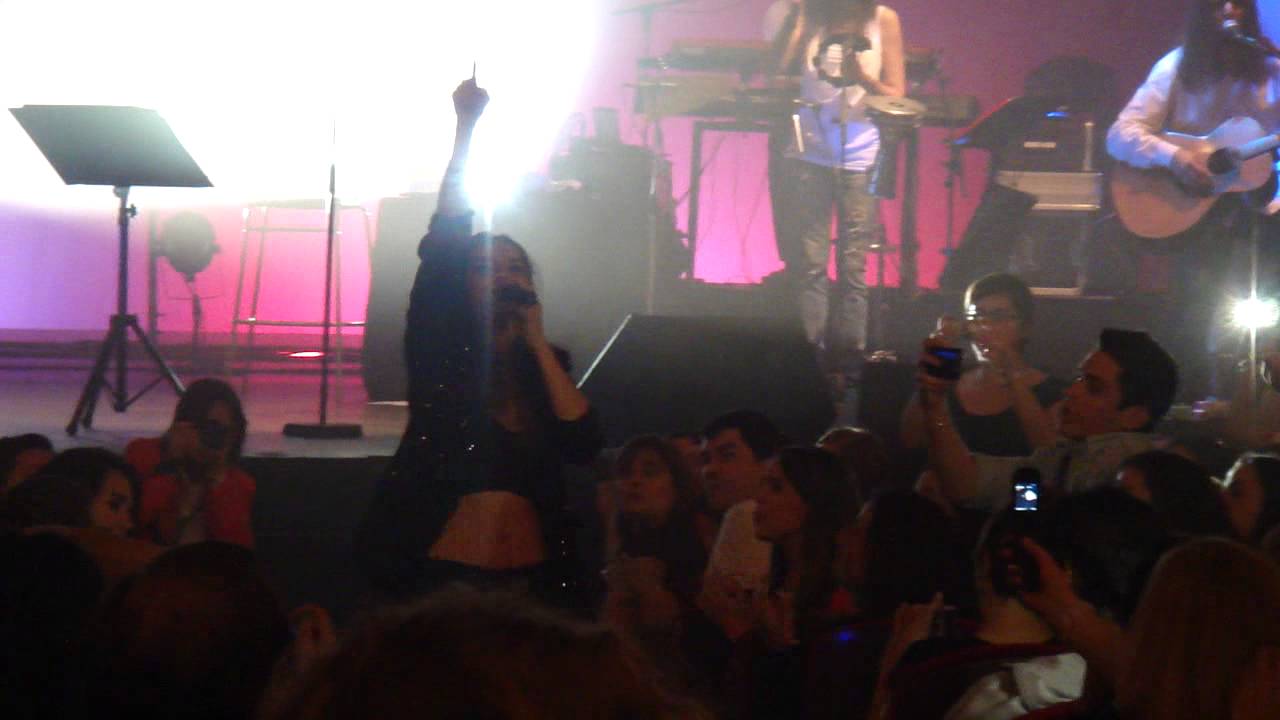 8. Chenoa Teatro Compac. Presentación banda + agradecimientos + "Simplemente tú" - YouTube