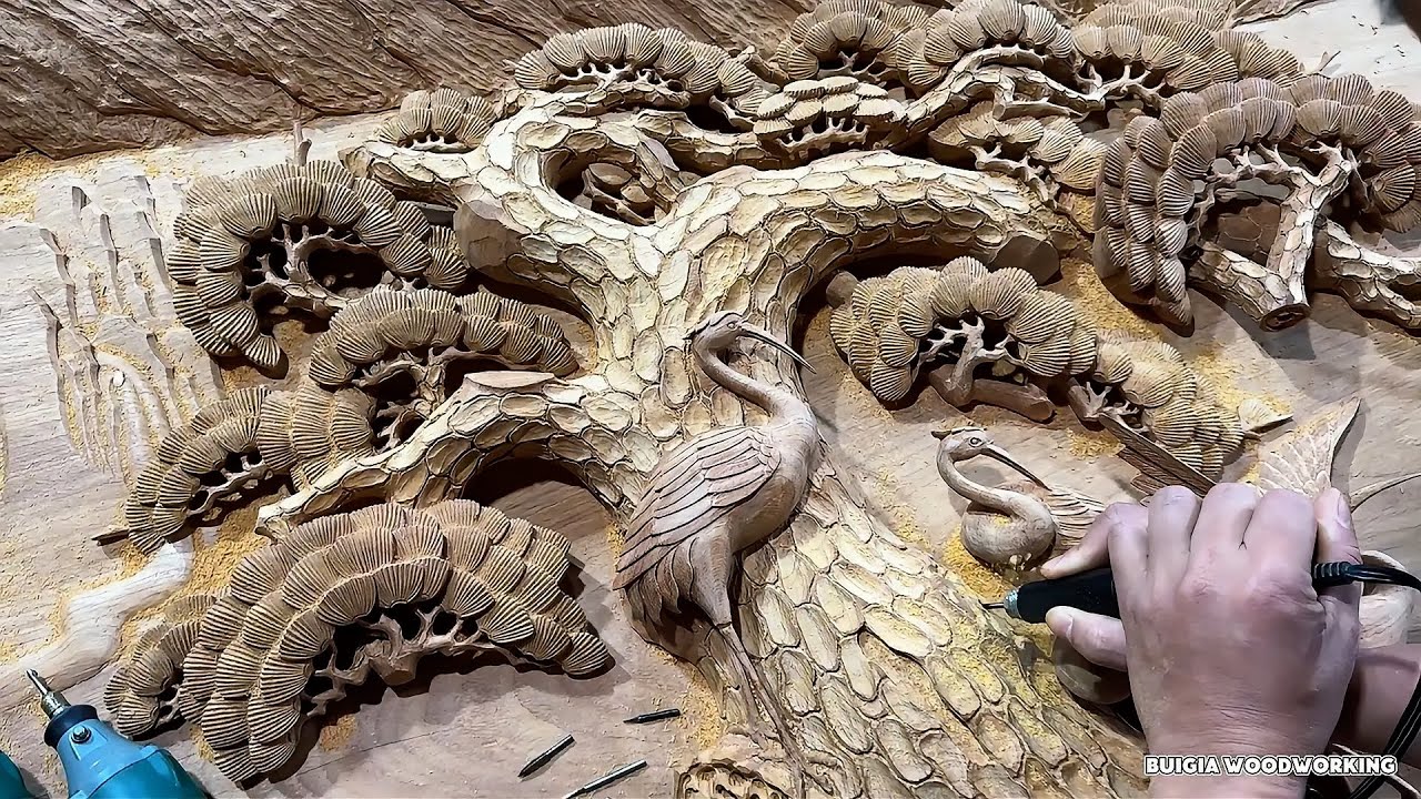 Master Wood Carving Skills Of The Carpenter, Amazing Old Tree Wood ...