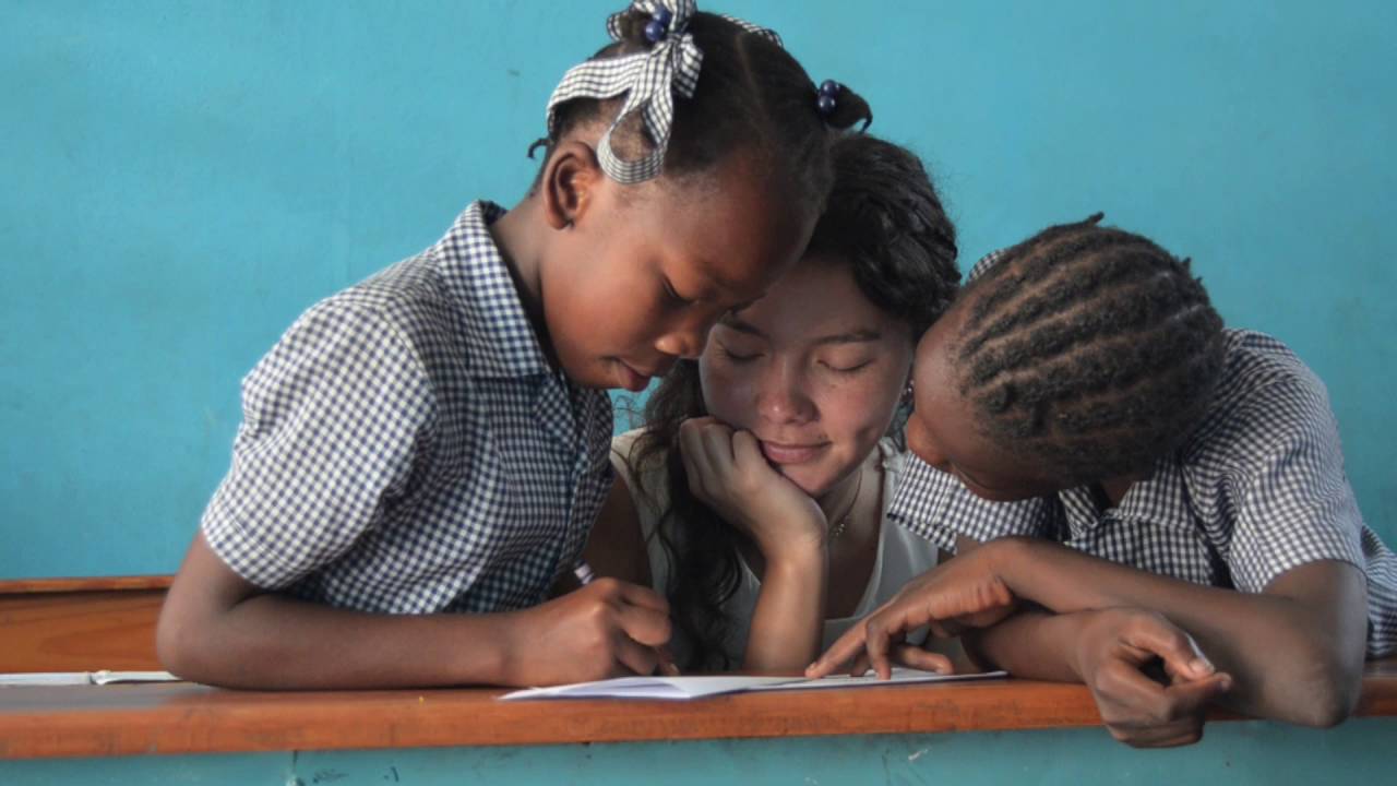 Documental "Una escuela llamada Chile" - YouTube