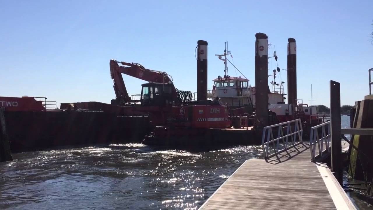 Annual dredging at Trafalgar Wharf, Portsmouth - YouTube