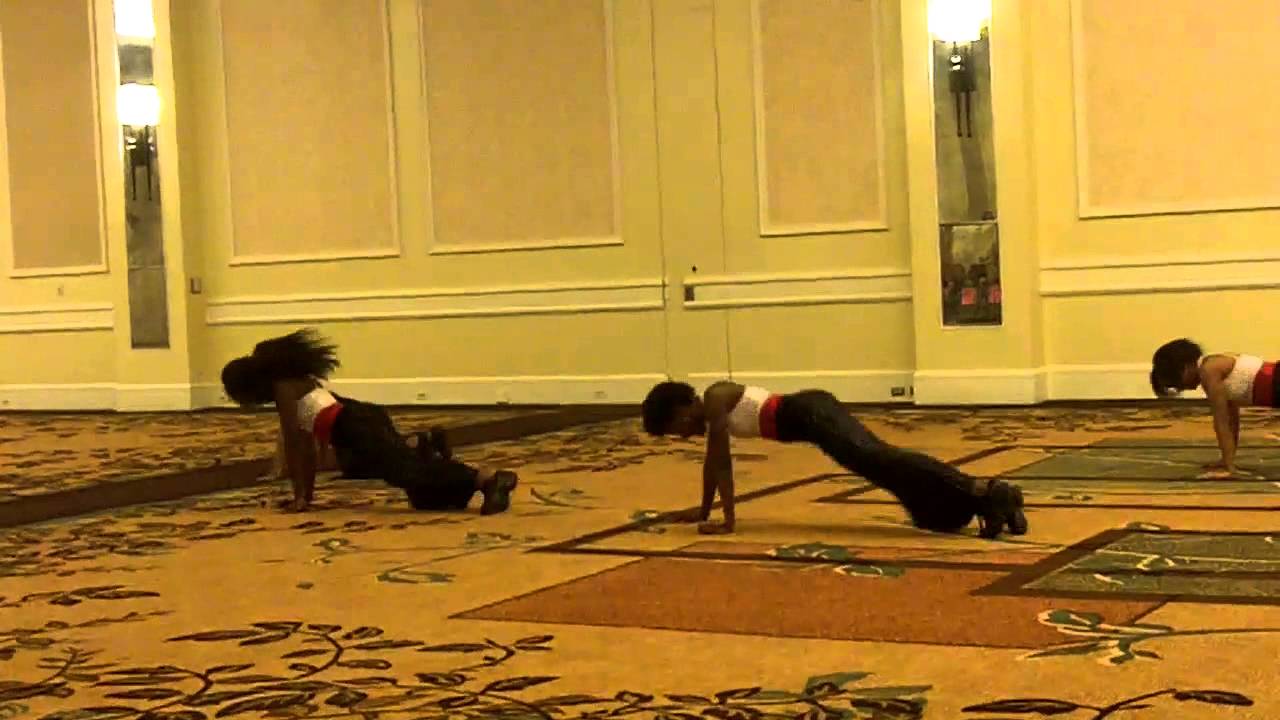 Ozen Dazzling Dolls dancing to Michael Jackson - YouTube