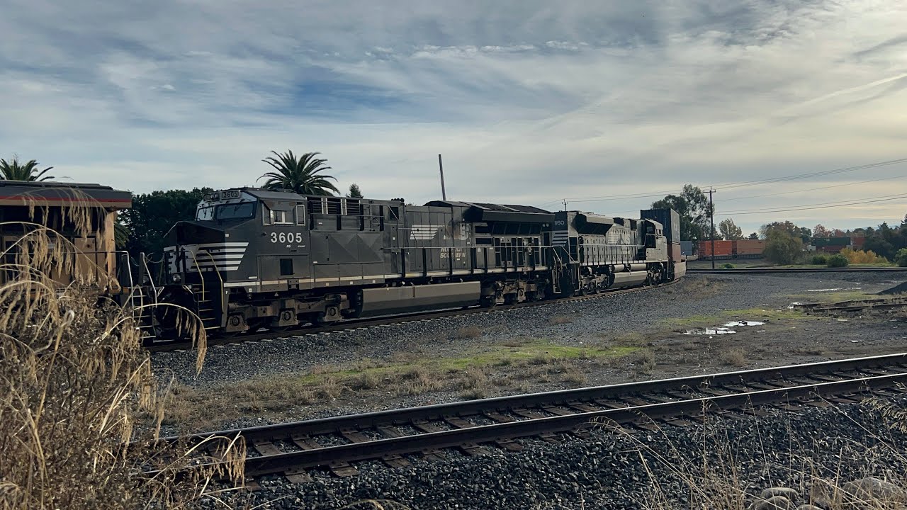 Union Pacific Intermodal Freight Train w/ Norfolk Southern Locomotives ...