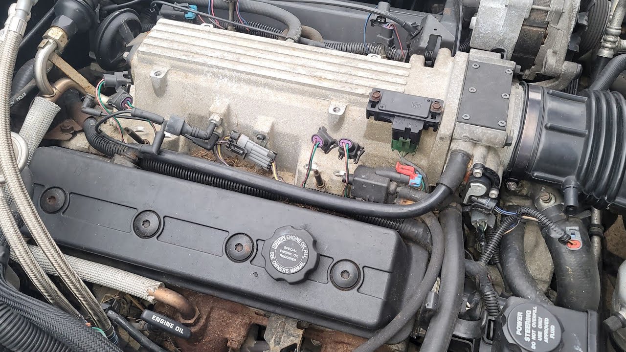 Diagnosing the Abandoned 1993 40th Anniversary Corvette Leaking Fuel ...