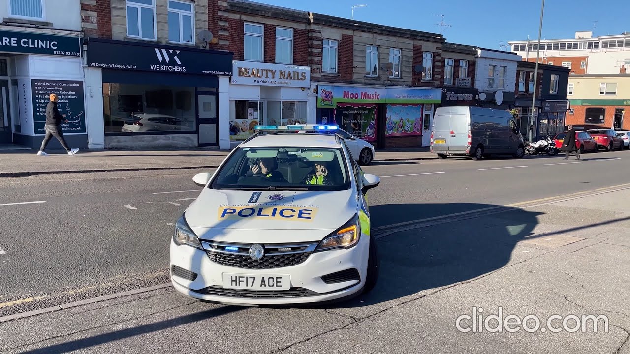 **LIGHT DEMOS** Dorset Police Vehicles Entering & Leaving Winton Police ...