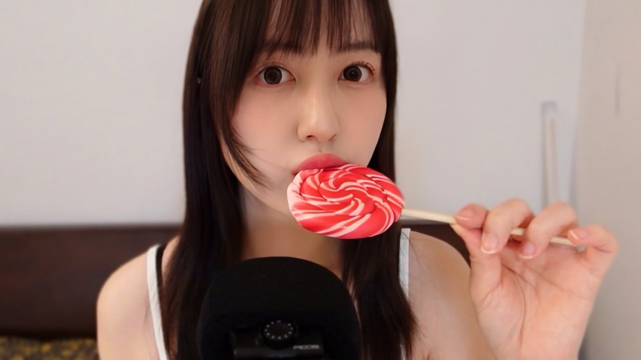 Lollipop eating sounds asmr - YouTube