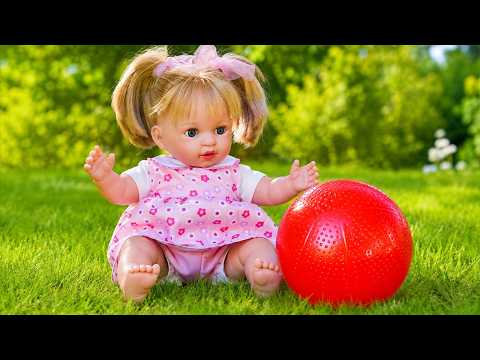 Кукла Алекс играет с мячиком: весёлые истории и забота об игрушке