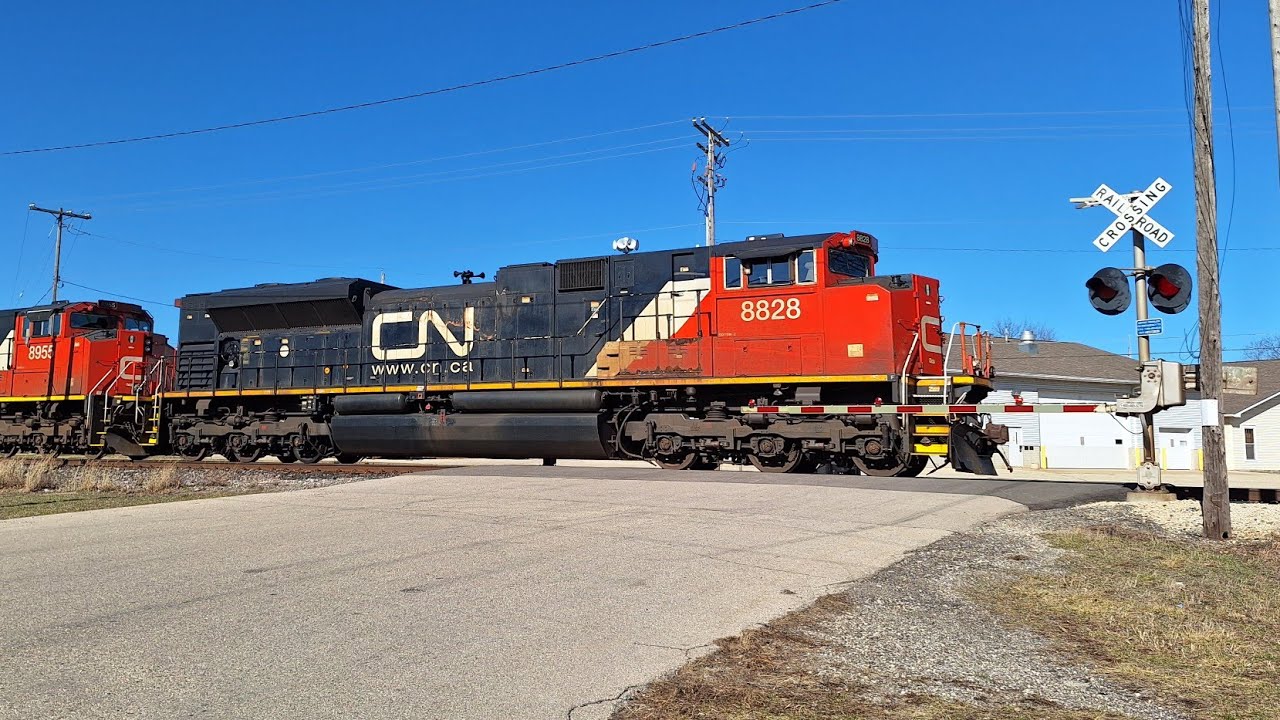 Freight Train Through Silver Lake! - YouTube
