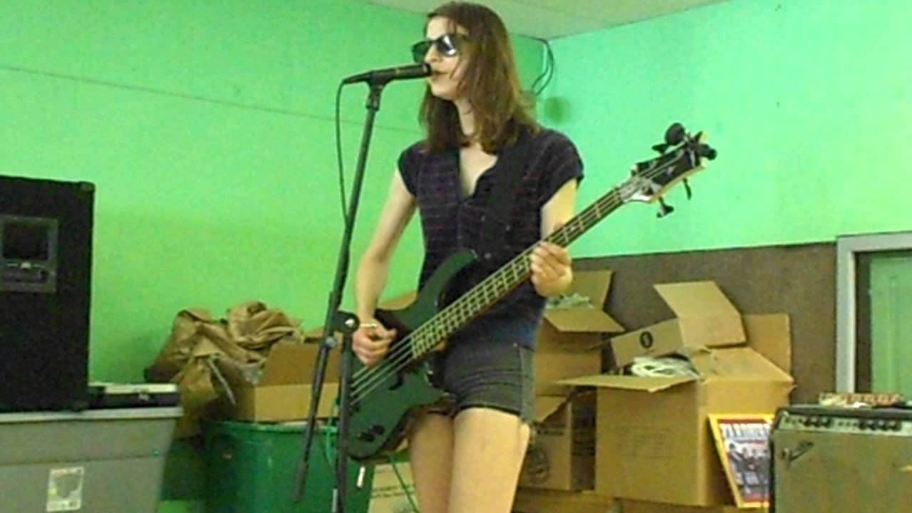 Colleen Green performs "Worship You" @ Black Plastic 5/1/13 - YouTube