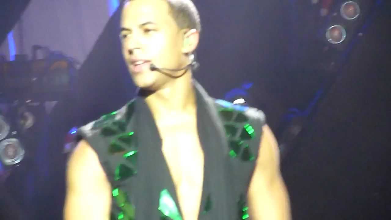 JLS 4D Tour- Manchester- Chris Brown/Usher Medley - YouTube