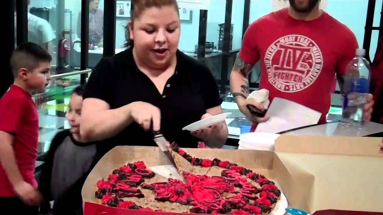 4OZ Fight Club Kids MMA Cake with "The PIT" post UFC WIN - YouTube