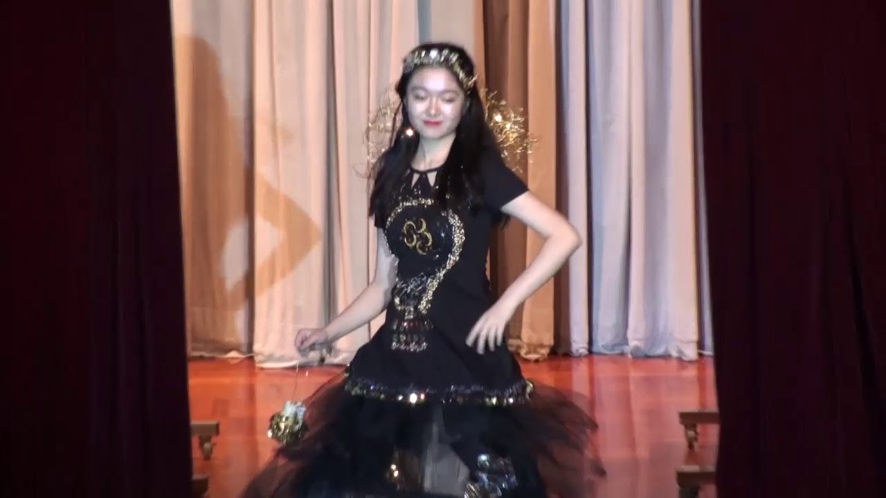 2016 QM Fashion Show - YouTube