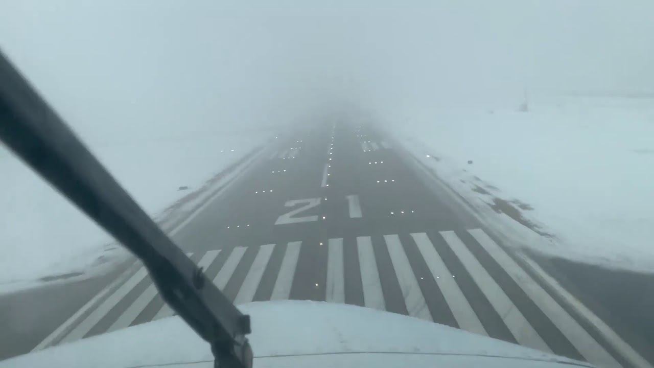 Low visibility ILS approach 1600 RVR Beech1900D - YouTube