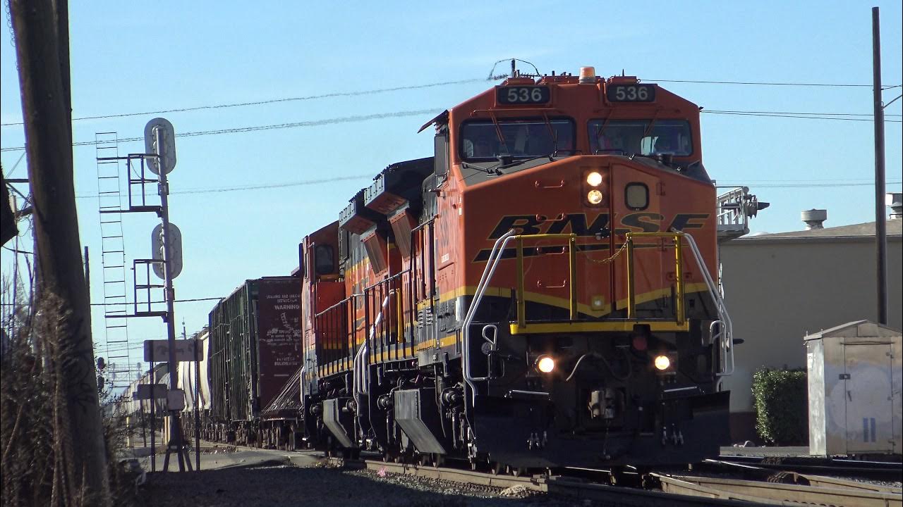 BNSF 536 Leads The Port Local With Nice RS3L Stockton, CA - YouTube