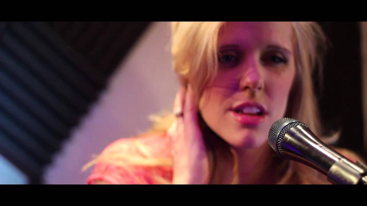 Sparks Fly - Cover - Stephanie Higgins Music - YouTube