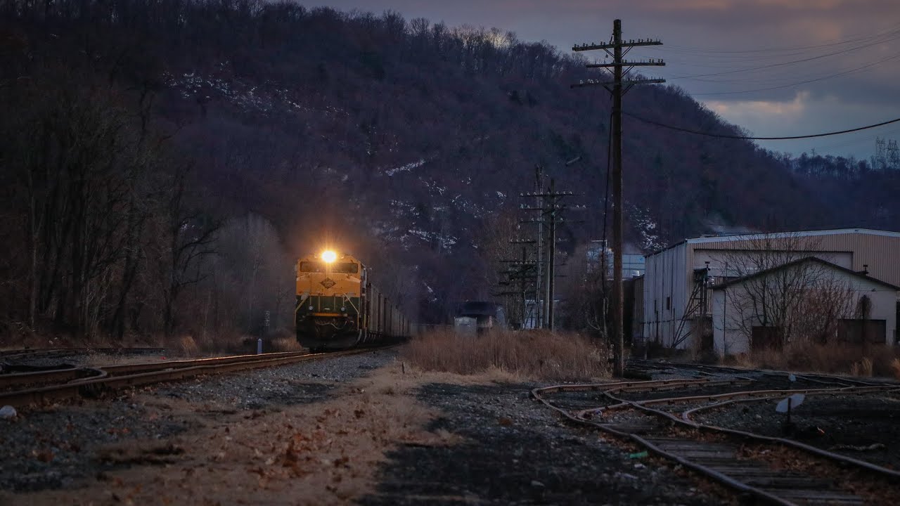 Reading 1067 Leads NS 633 on the Buffalo Line - YouTube