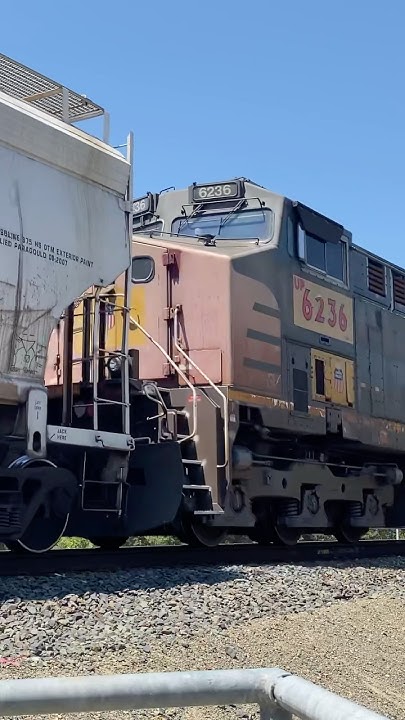 UP 6236 passes Washington Blvd. On MNPRV #railfan #unionpacific #railroad #southernpacific - YouTube