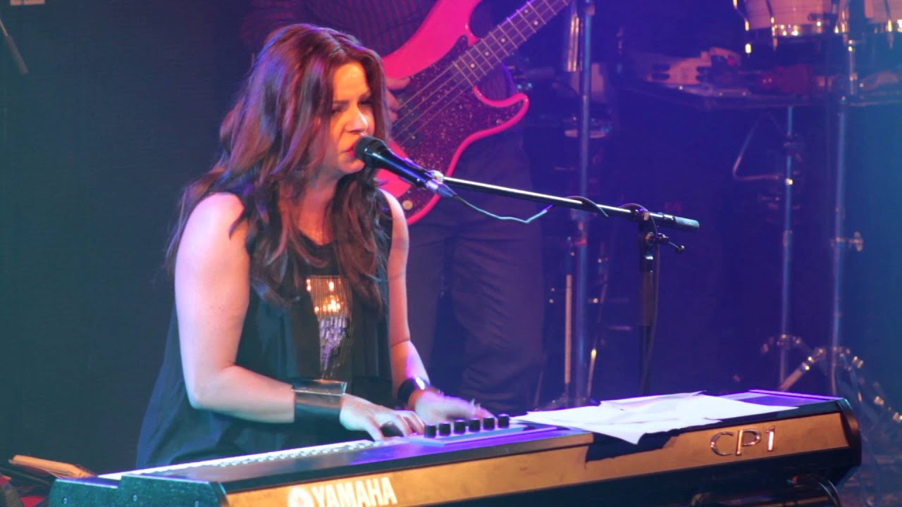 NEISHA (live) - Neverjeten dan - YouTube