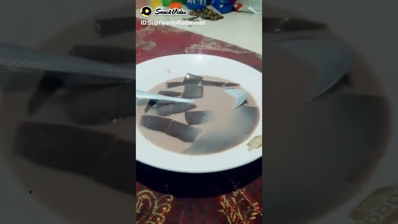 blajar makan pake sendok - YouTube