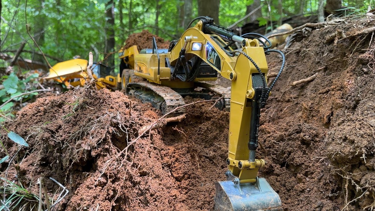 Mega RC Earth moving ! |Huina RC| barge Ramp Dig - YouTube