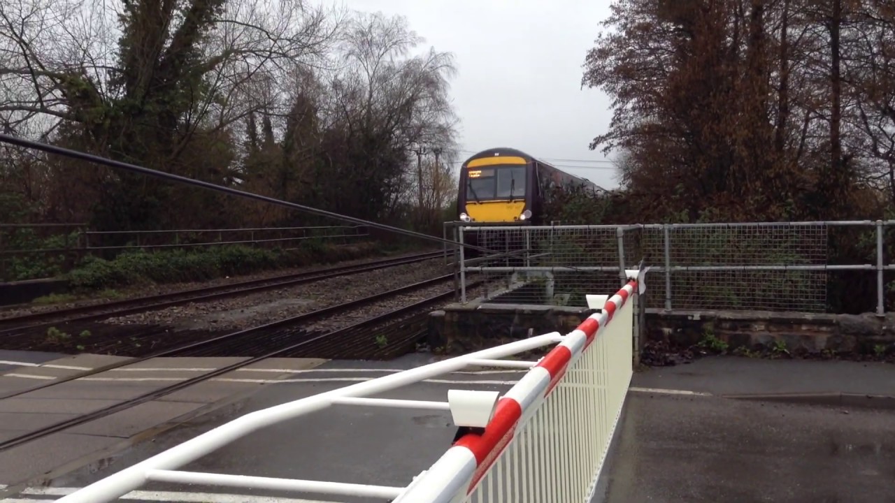*NEW BARRIER* Lydney Station Level Crossing (Gloucestershire) 03/03 ...