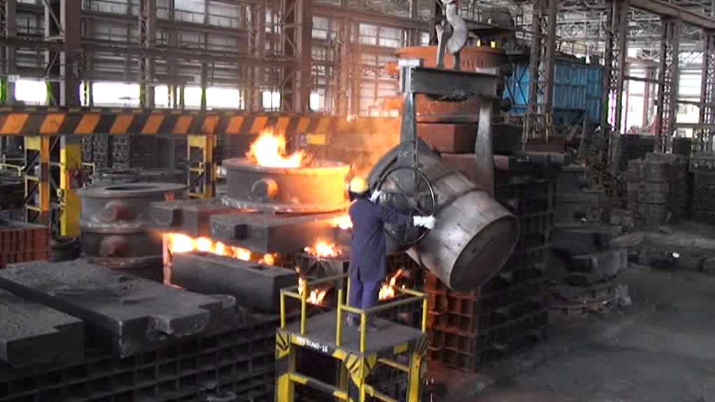 Metal Pouring - YouTube