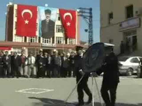 POLİS GÜNÜ ÇELENK SUNUMU