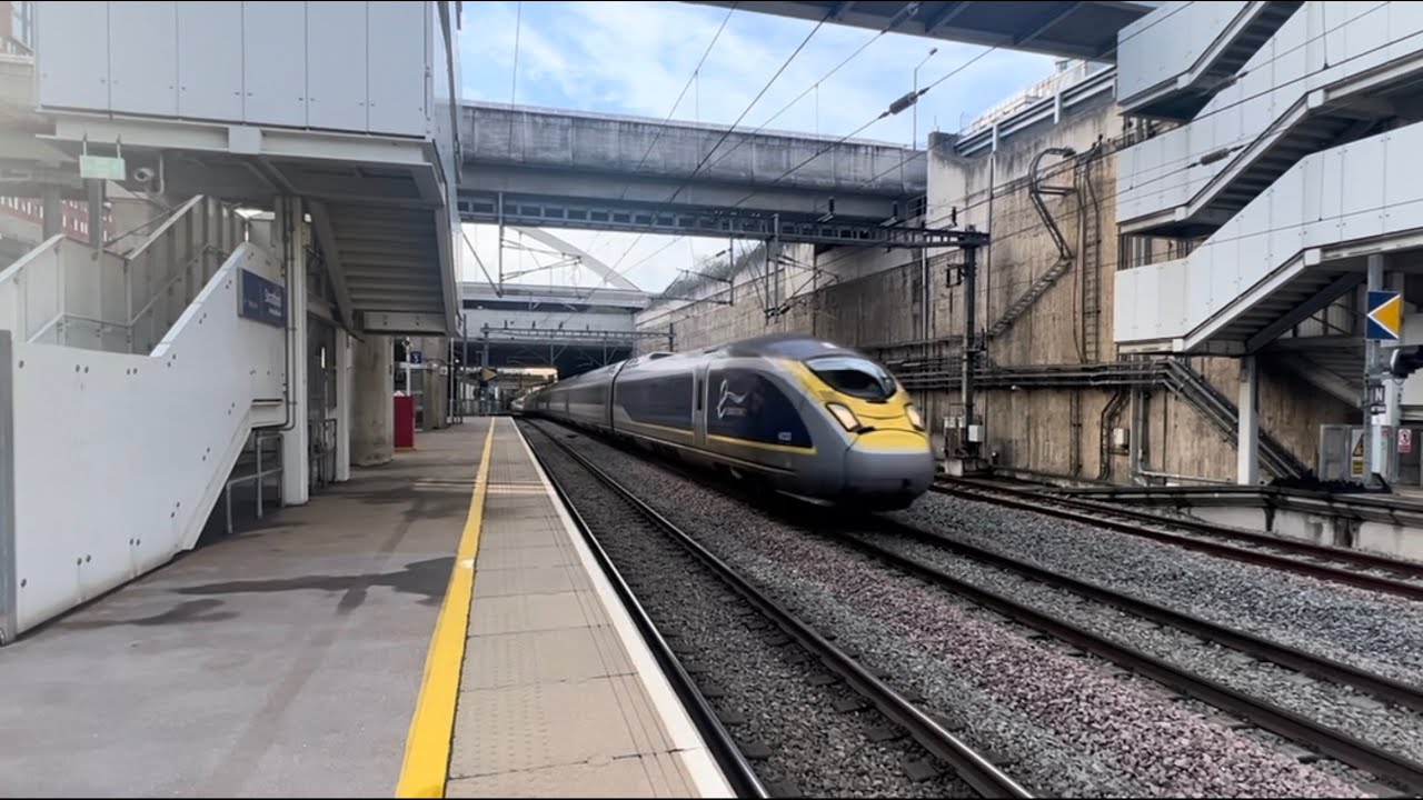 Siemens Class 374 Eurostar e320 Rockets through Stratford International ...