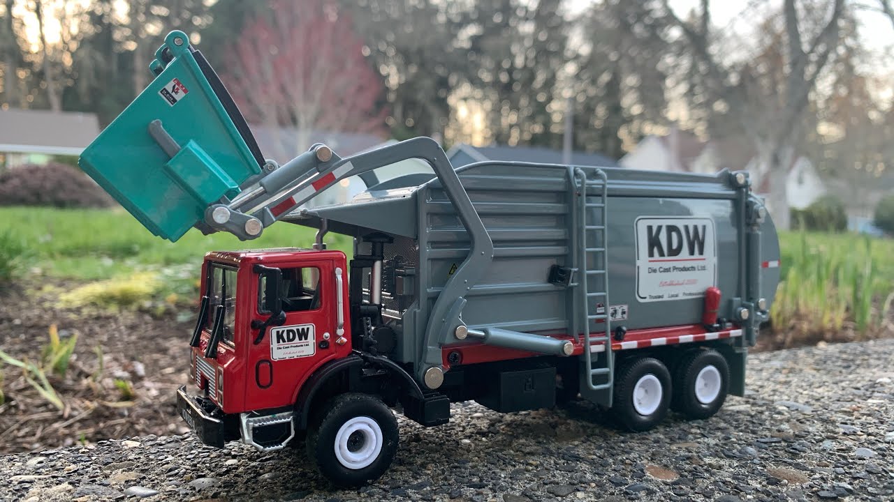 KDW MR Wittke Superduty Front Load Garbage Truck!! - YouTube