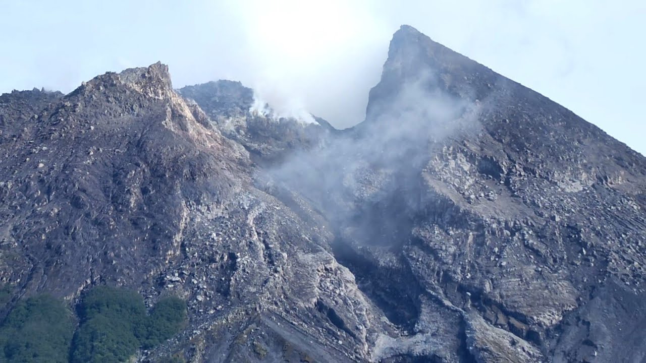 MERAPI SIAGA BUKAAN KUBAH TENGAH SEMAKIN MENGANGA - YouTube
