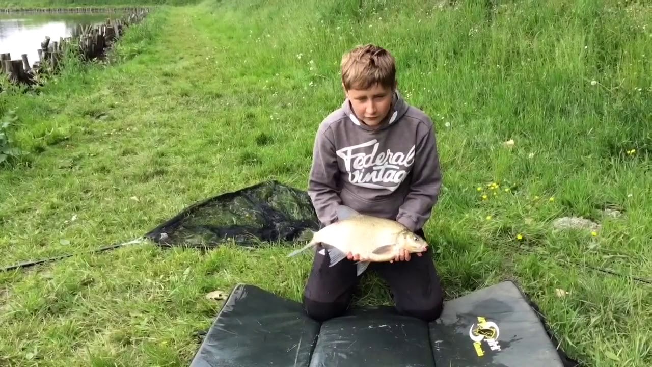 Peche à la Brême - YouTube