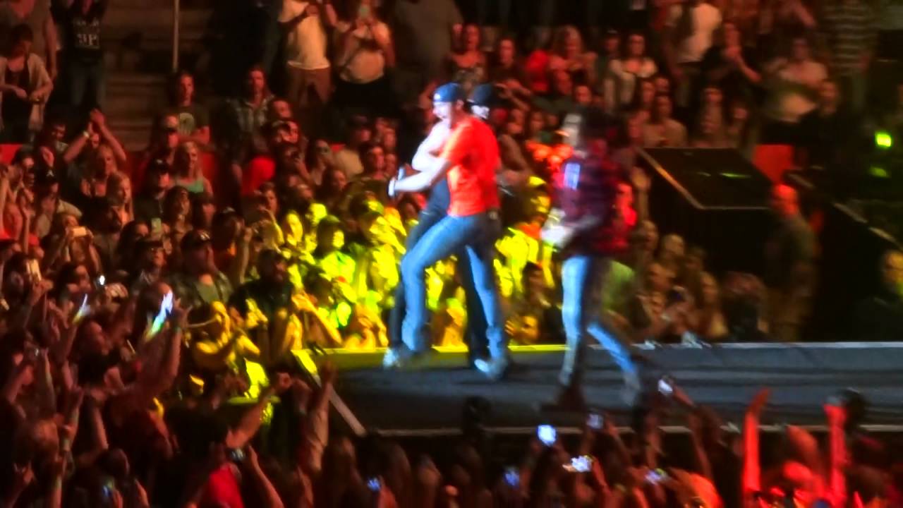 Brantley Gilbert - Small Town Throw Down feat Michael Ray & Canaan ...