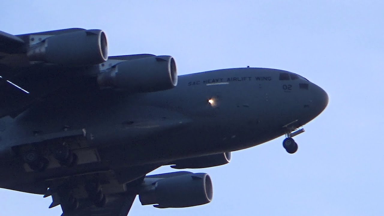 boeing-c17a-globemaster-iii-sac-heavy-airlift-wing-landing-on-eprz