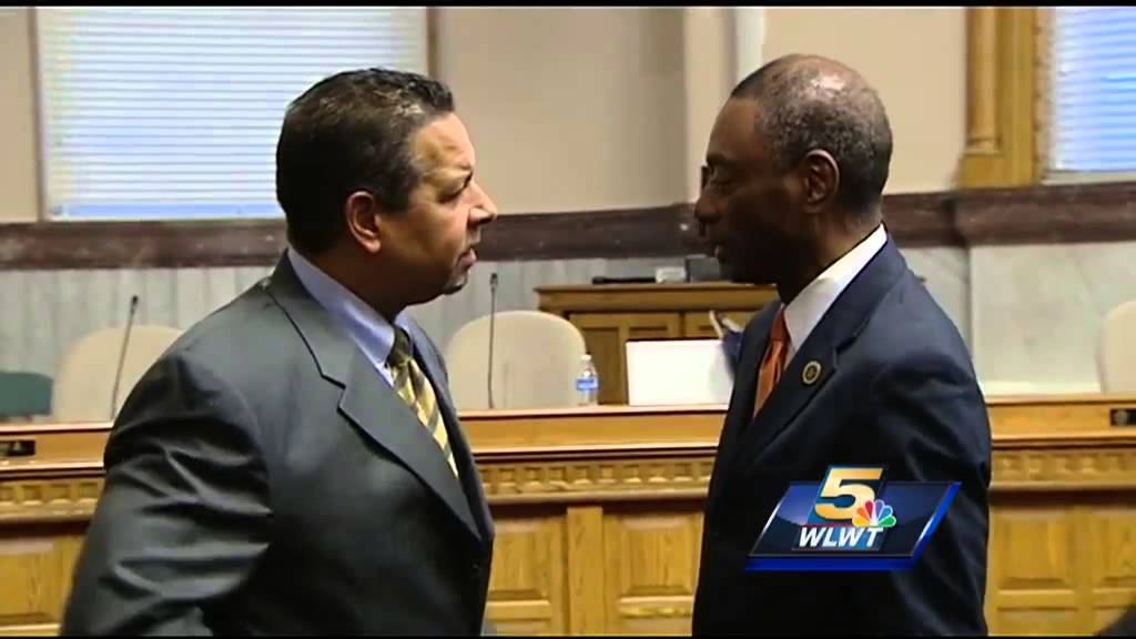 Mark Mallory packs up his eight years as Cincinnati mayor - YouTube