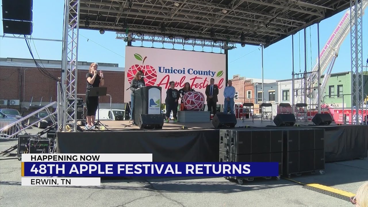 Anslee Daniel live at 48th annual Apple Festival - YouTube