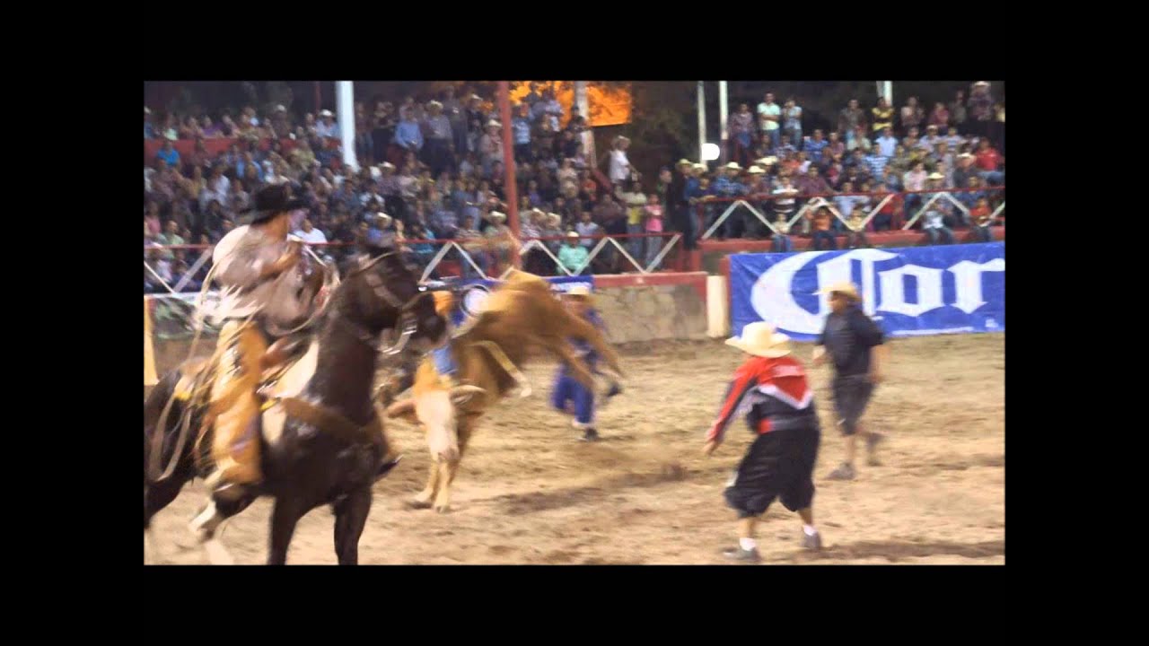 MONTA DE TORO EN ONCE RODEO,LIENZO CHARRO TAMATAN - YouTube