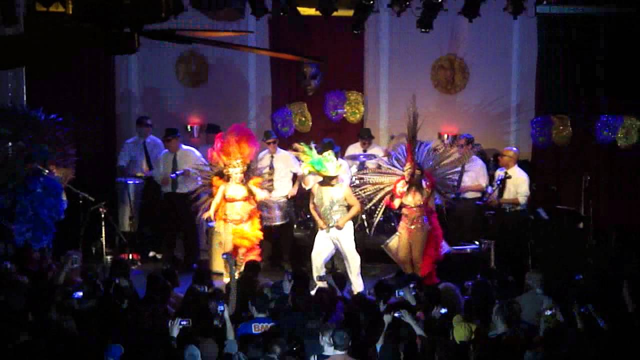 TANIA DALEY: CHICAGO SAMBA QUEEN 2013. (ORANGE COSTUME). - YouTube