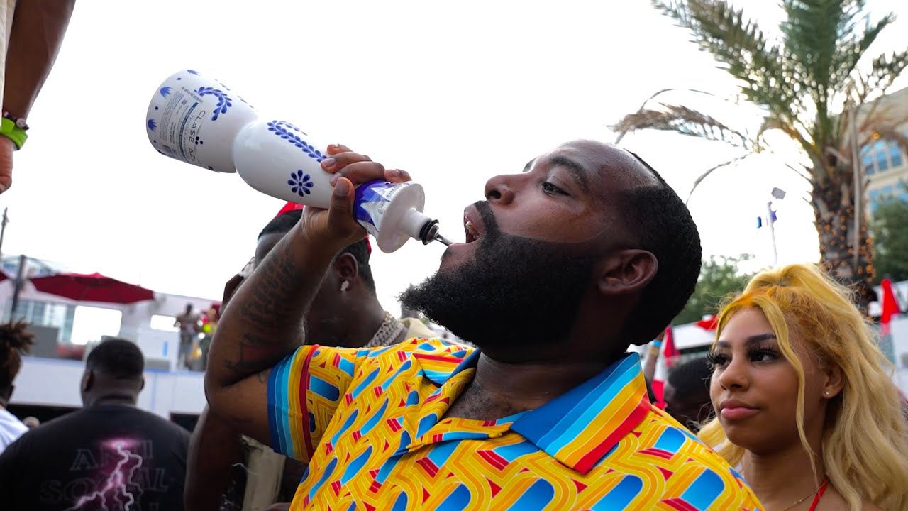 Seeing Who Can RIZZ The Most BADDIES At A CRAZY POOL PARTY!! - YouTube