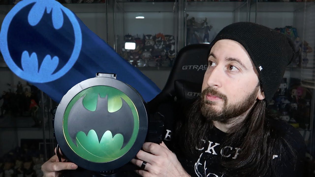 BAT SIGNAL POPCORN BUCKET REVIEW - YouTube