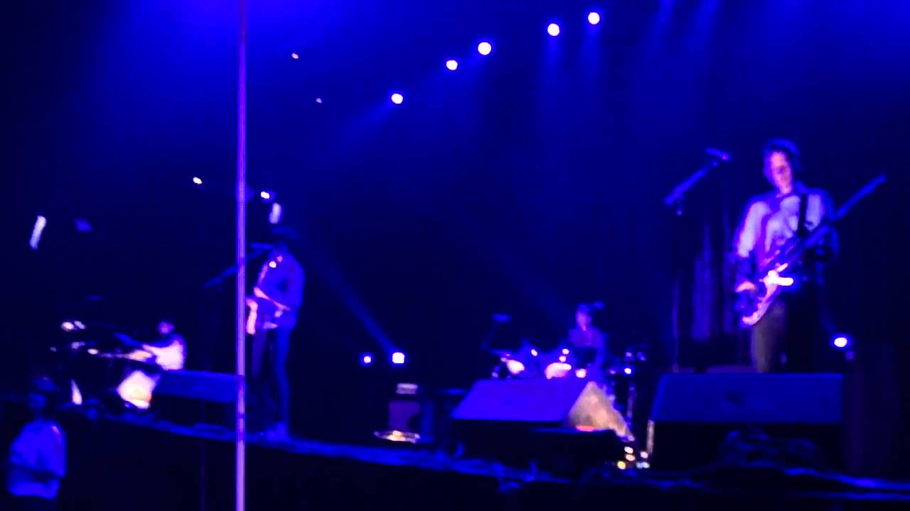 Vampire Weekend - Horchata - St. Louis - YouTube
