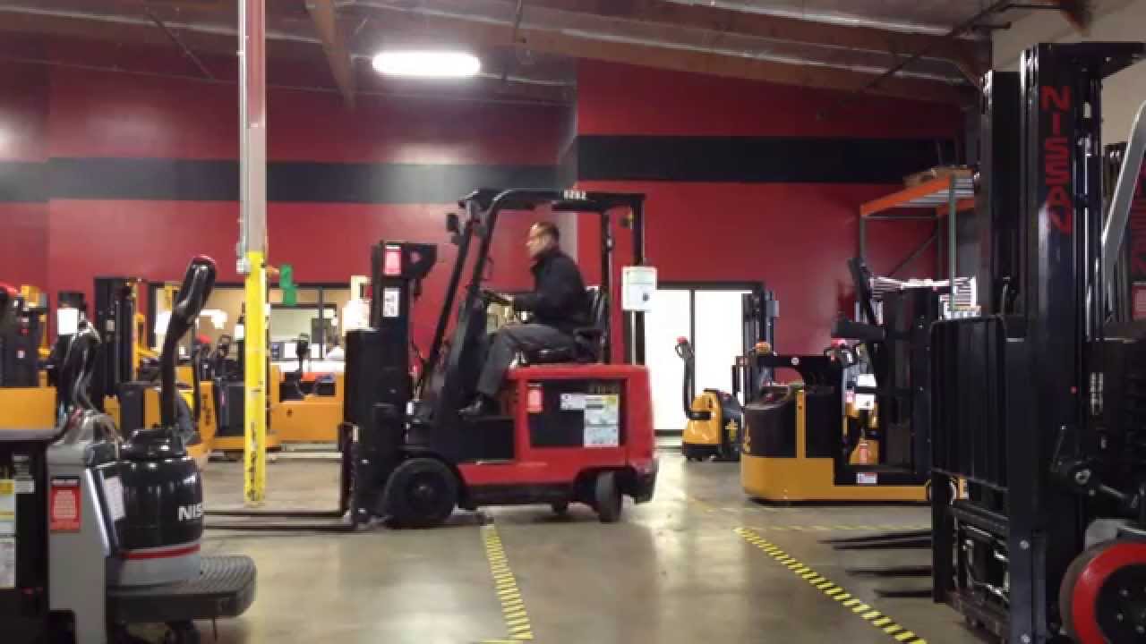 Raymond DSD30 Electric Forklift 3000lbs Capacity - YouTube