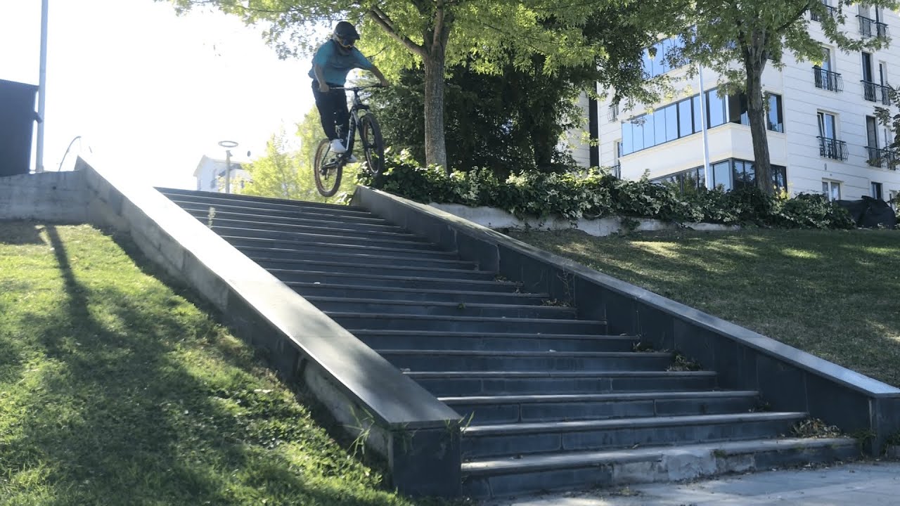 Short Urban Downhill #1 stairs - YouTube